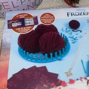 Disney | Other | Nibdisney Frozen 2 Queen Idunas Knitted Scarf Kit ...